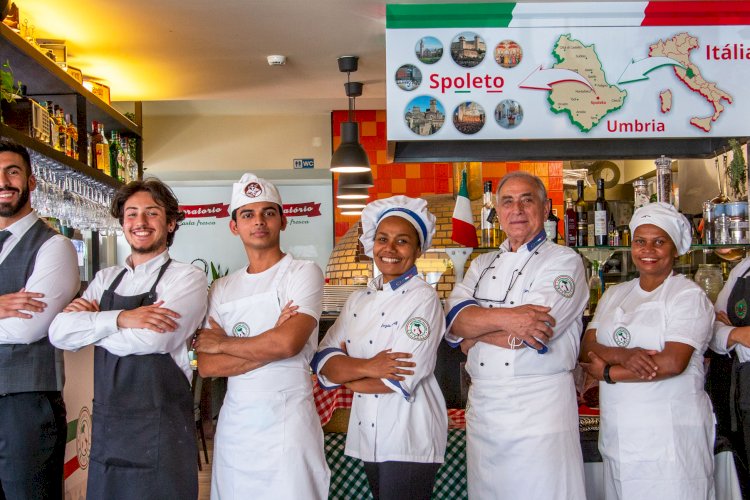 Sergio Crivelli tempera Festa da República Italiana no Porto - Descla